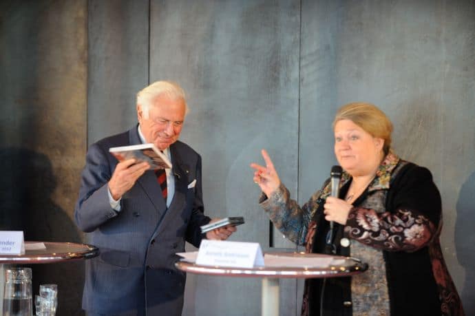 Operagigant Holender juryvoorzitter IVC - Place de l'Opera