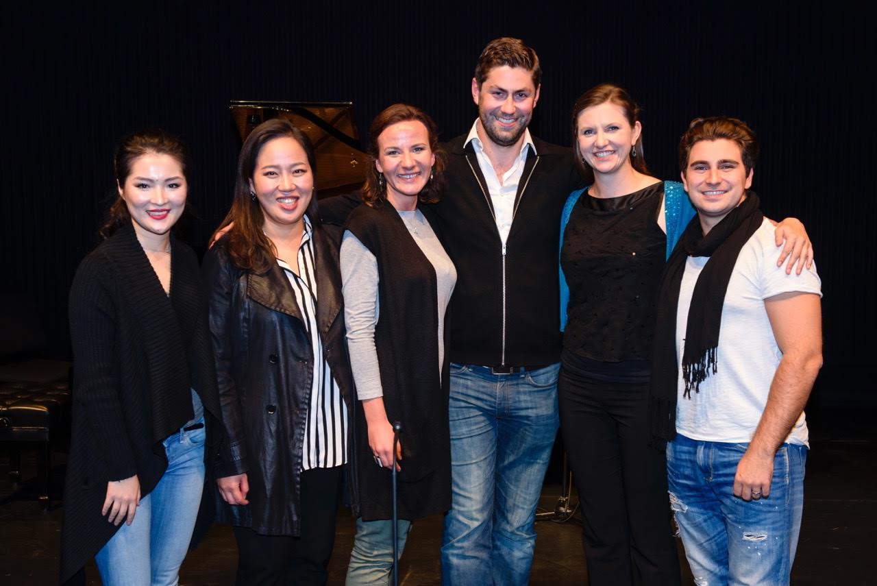 Zeven zangers door naar finale IVC - Place de l'Opera