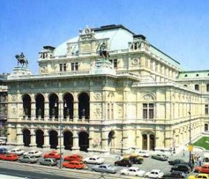 Weense opera viert 140ste verjaardag - Place de l'Opera