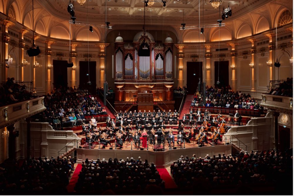 Helstone’s opera mist dramatische spanning - Place de l'Opera